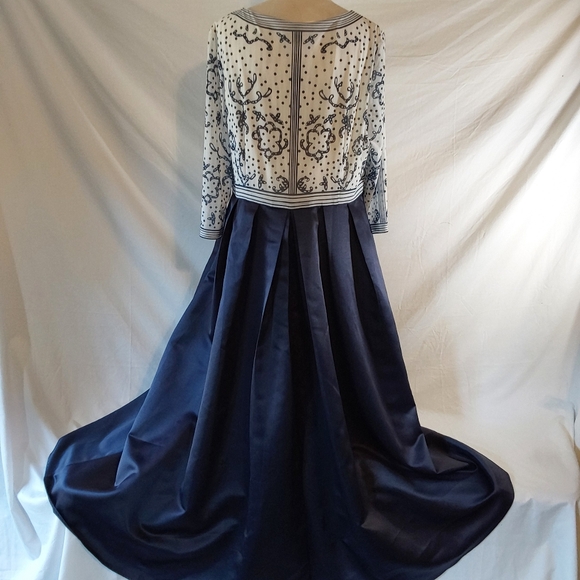 Tendency | Dresses | Nwot Tendency Long Mother Of The Bride Prom Gown ...